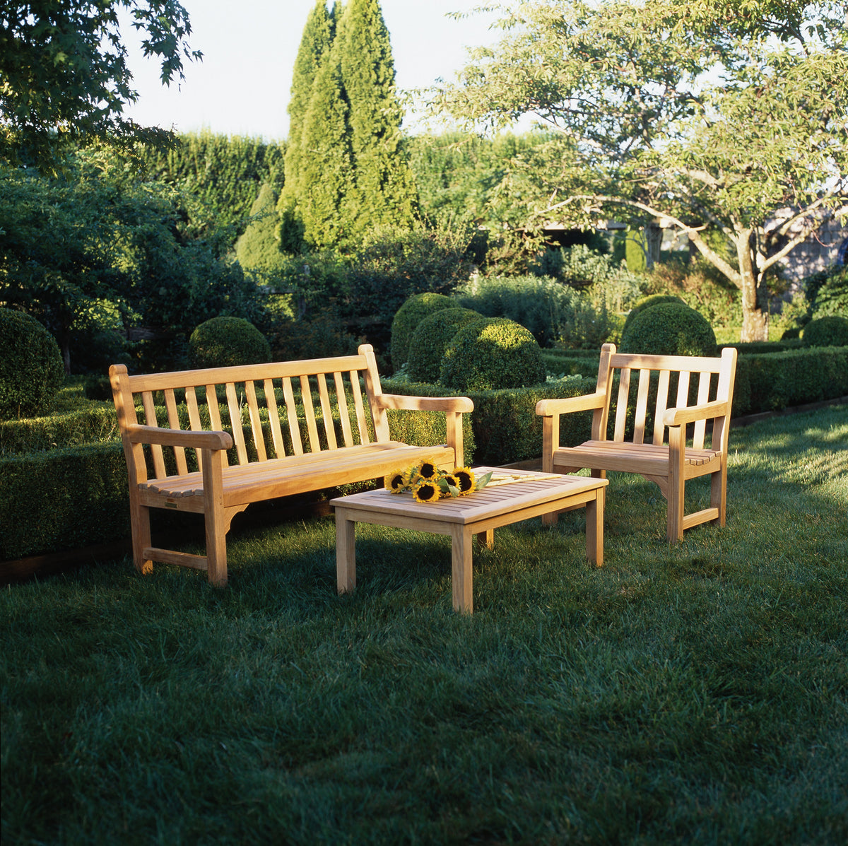 ST. GEORGE BENCHES – Kingsley Bate Outdoor Furniture Australia
